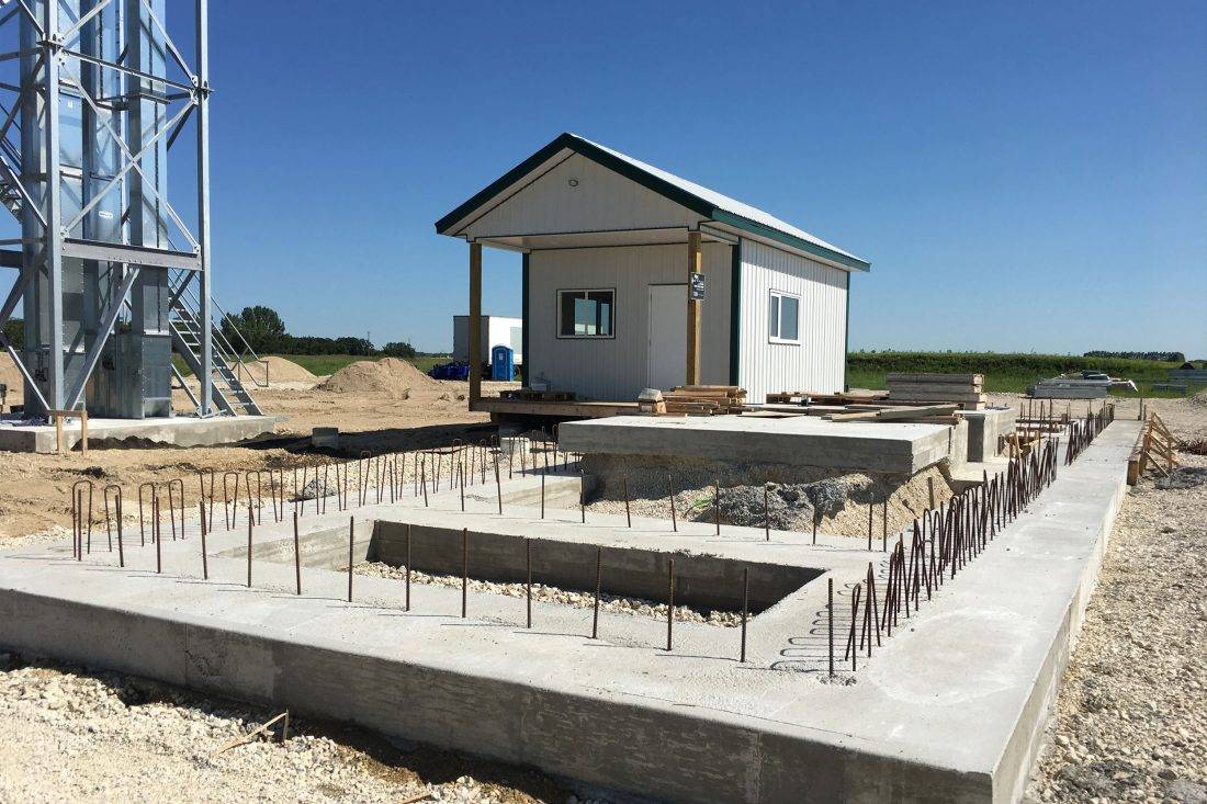 New Grain handling facility with Meyers 1800 tower - Valley Agro ...